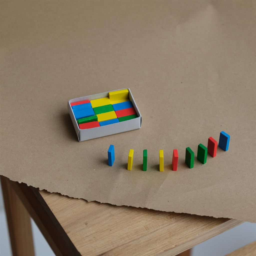 Domino i fyrstikkeske – Små spor